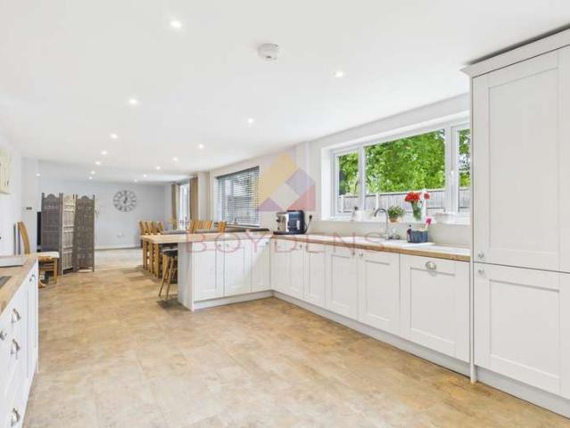 5 Bedroom Detached House