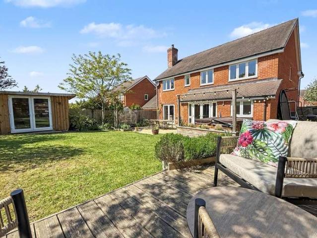 5 Bedroom Detached House