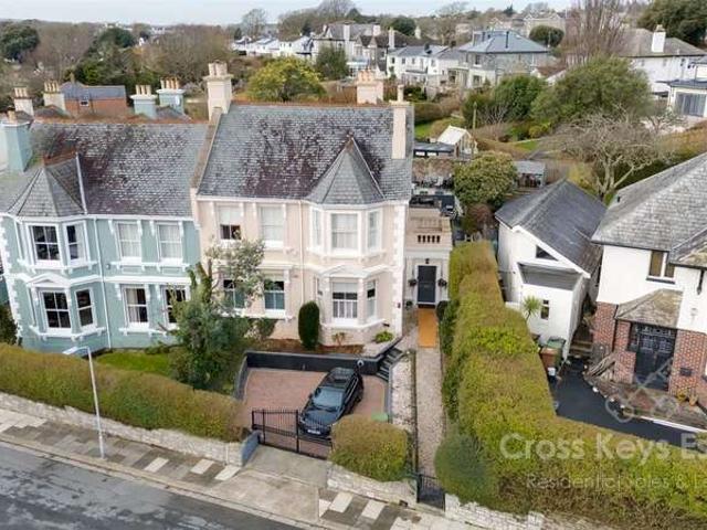 5 Bedroom Detached House
