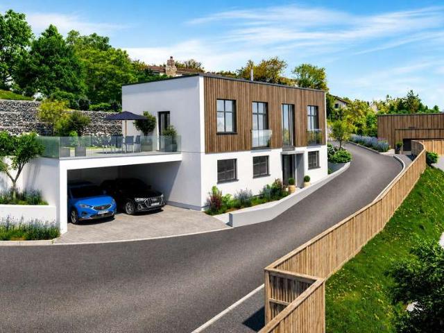 5 Bedroom Detached House