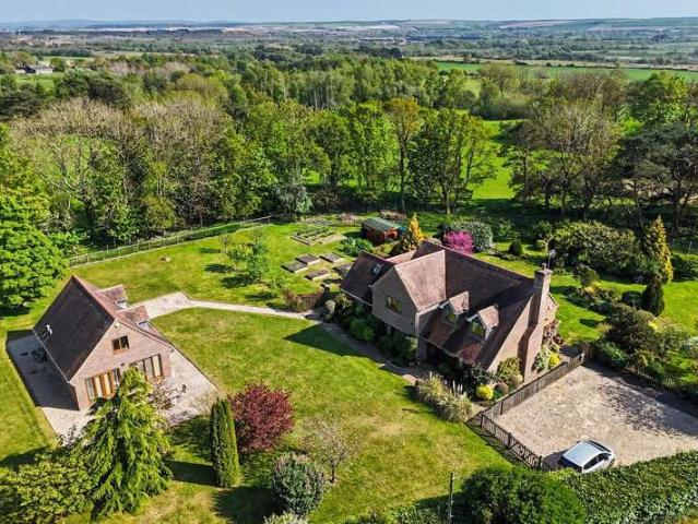 5 Bedroom Detached House