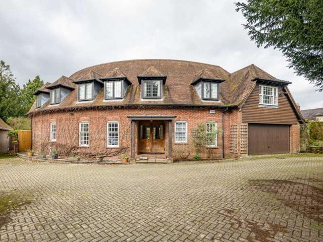 5 Bedroom Detached House