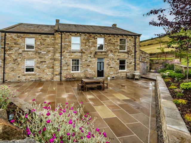 5 Bedroom Detached House