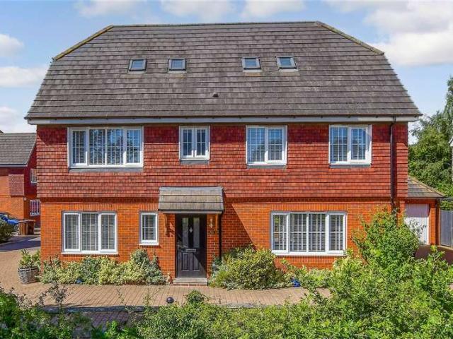 5 Bedroom Detached House