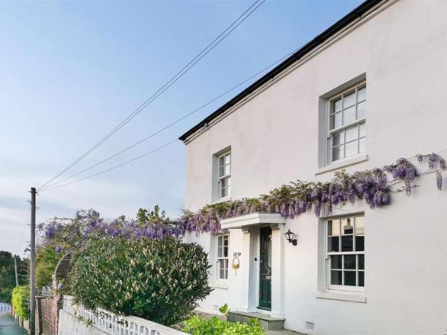 5 Bedroom Detached House