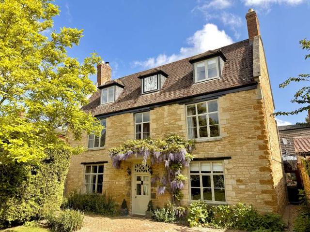 5 Bedroom Detached House