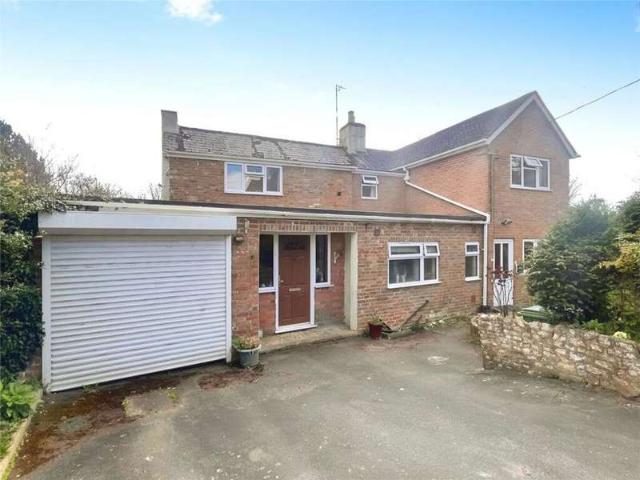 5 Bedroom Detached House
