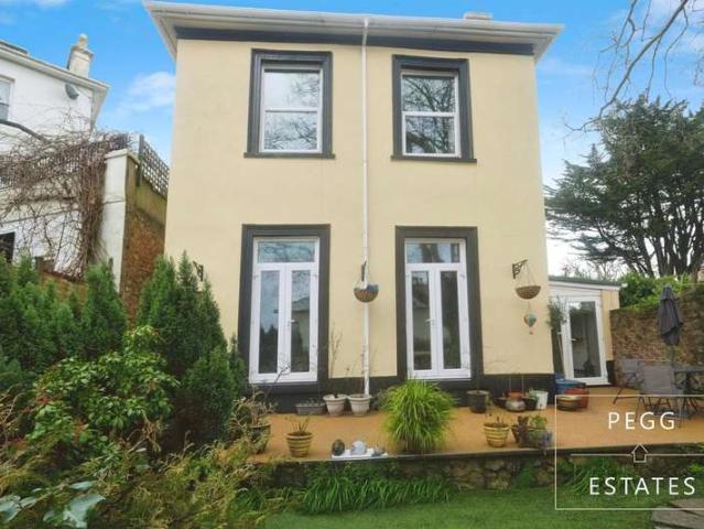 5 Bedroom Detached House