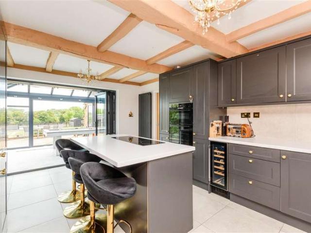 5 Bedroom Detached House