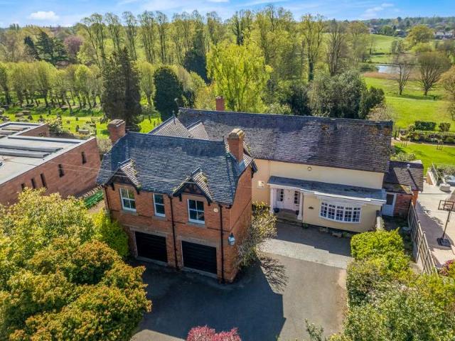 5 Bedroom Detached House
