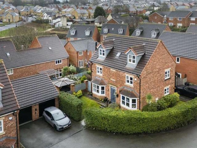 5 Bedroom Detached House