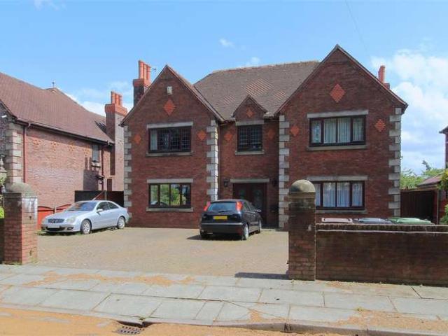 5 Bedroom Detached House