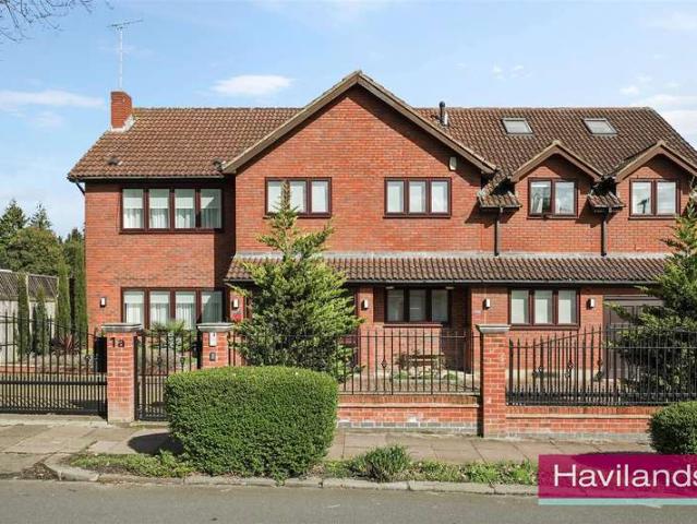 5 Bedroom Detached House