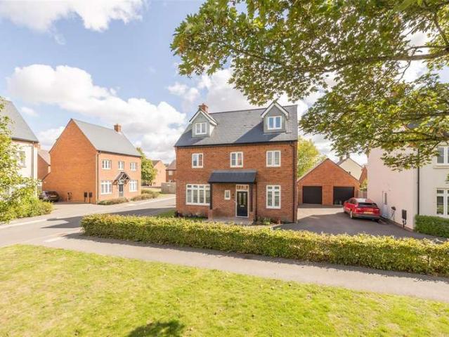5 Bedroom Detached House
