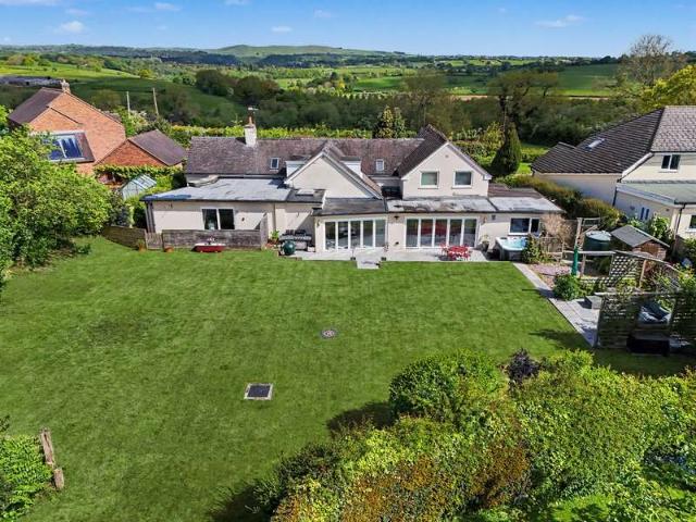 5 Bedroom Detached House