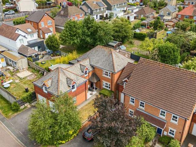 5 Bedroom Detached House