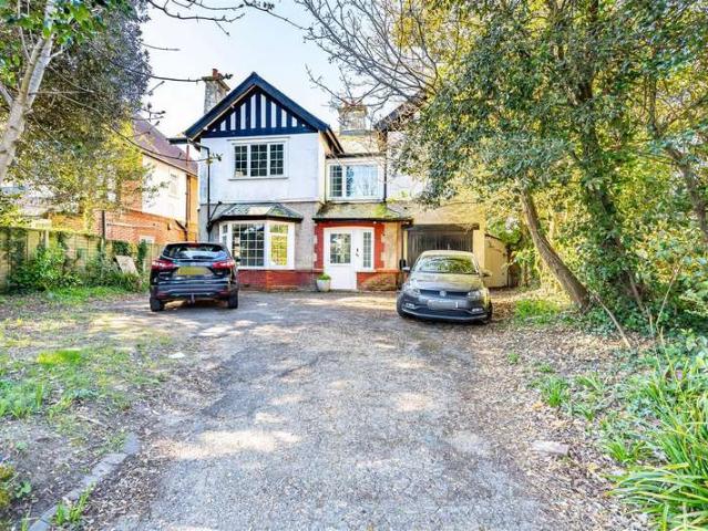 5 Bedroom Detached House