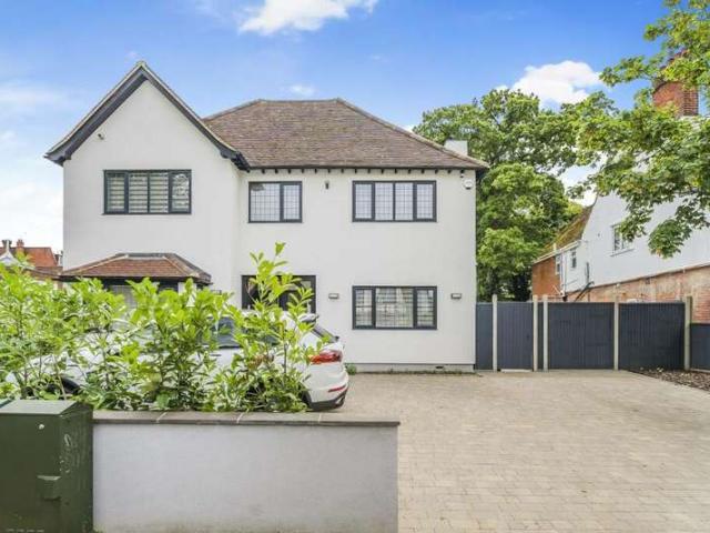 5 Bedroom Detached House