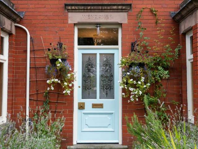5 Bedroom Detached House