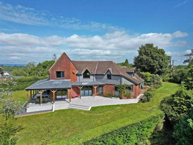 5 Bedroom Detached House