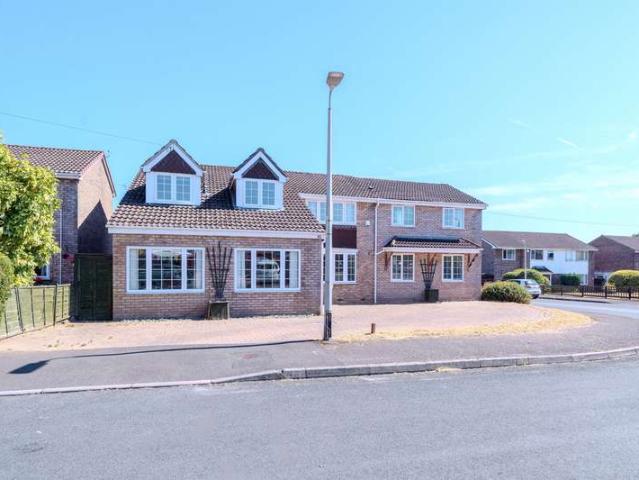 5 Bedroom Detached House