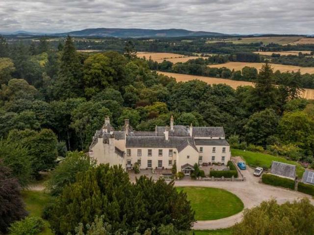 5 Bedroom Detached House