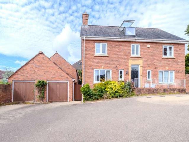 5 Bedroom Detached House