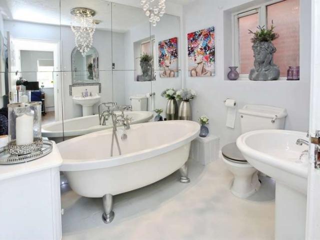 5 Bedroom Detached House