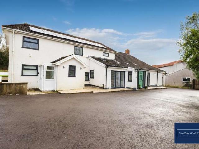 5 Bedroom Detached House