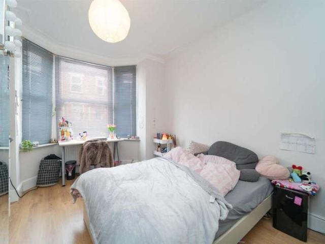 5 Bedroom Detached House
