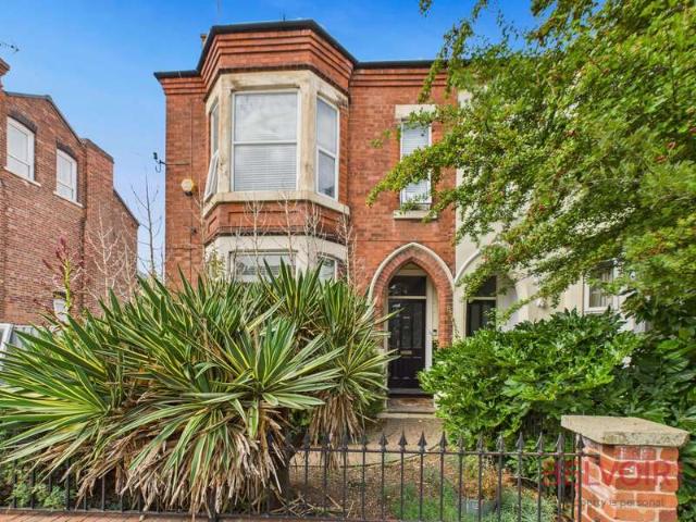 5 Bedroom Detached House