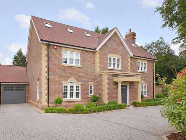 5 Bedroom Detached House