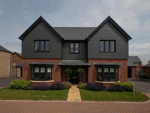 5 Bedroom Detached House