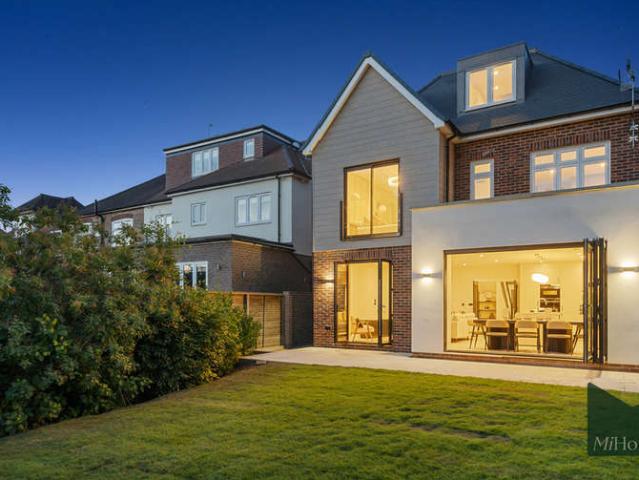 5 Bedroom Detached House