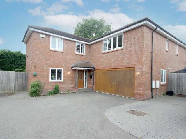 5 Bedroom Detached House