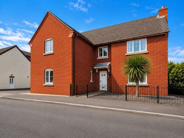 5 Bedroom Detached House