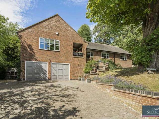 5 Bedroom Detached House