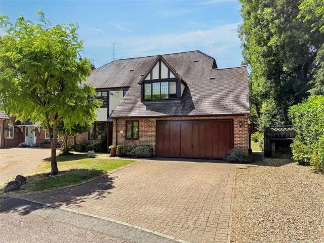 5 Bedroom Detached House