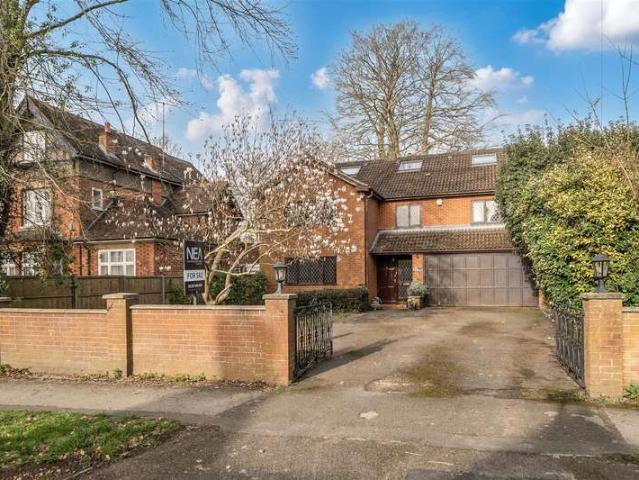5 Bedroom Detached House