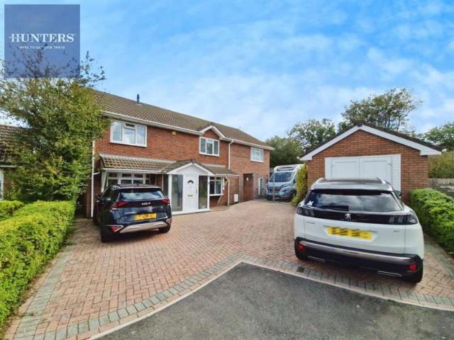 5 Bedroom Detached House