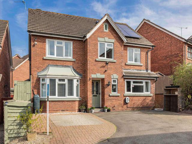 5 Bedroom Detached House