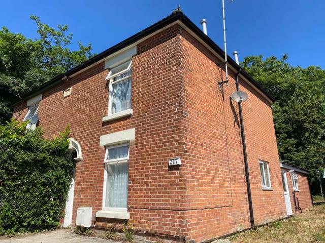 5 Bedroom Detached House