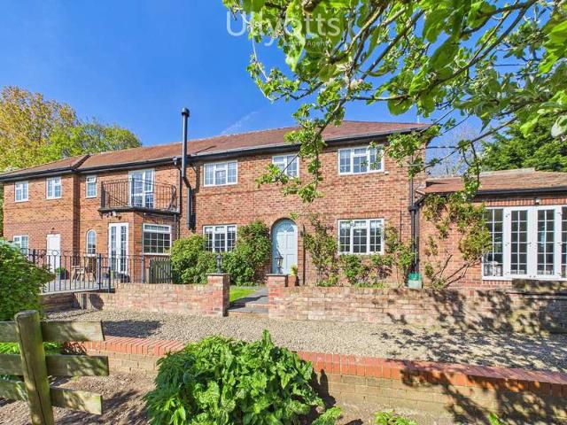 5 Bedroom Detached House