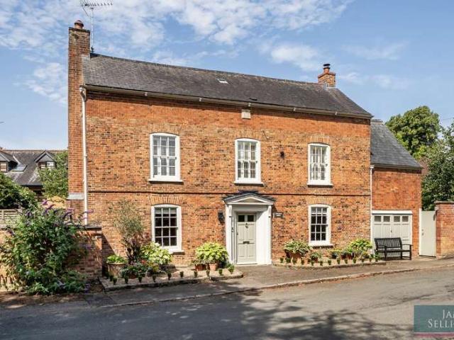 5 Bedroom Detached House