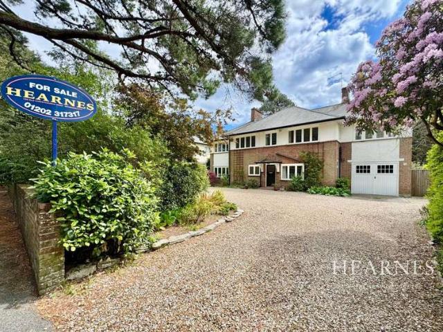 5 Bedroom Detached House