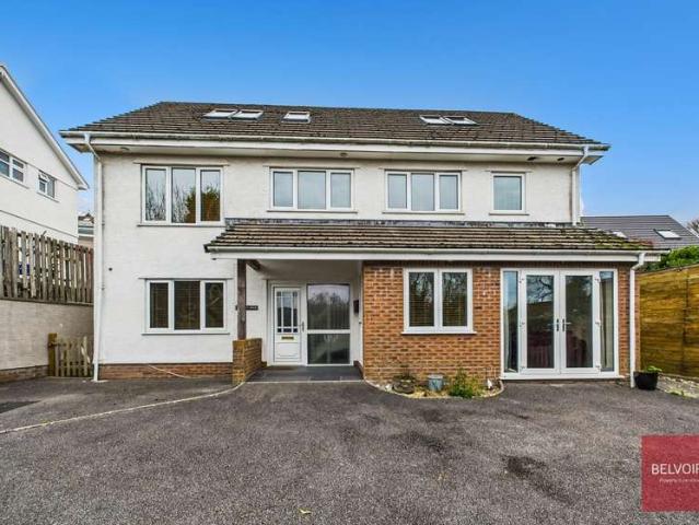 5 Bedroom Detached House