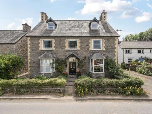 5 Bedroom Detached House