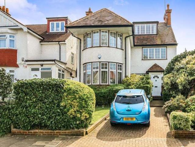 5 Bedroom Detached House