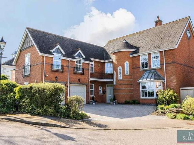 5 Bedroom Detached House