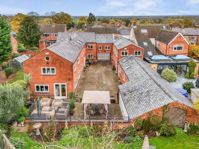 5 Bedroom Detached House